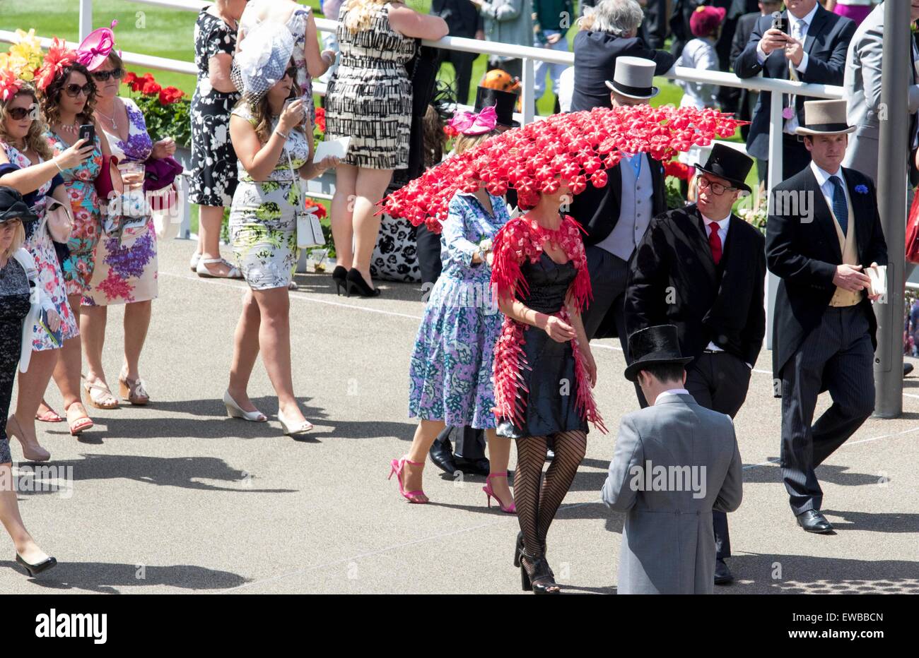 Ladies day ascot hi-res stock photography and images - Alamy