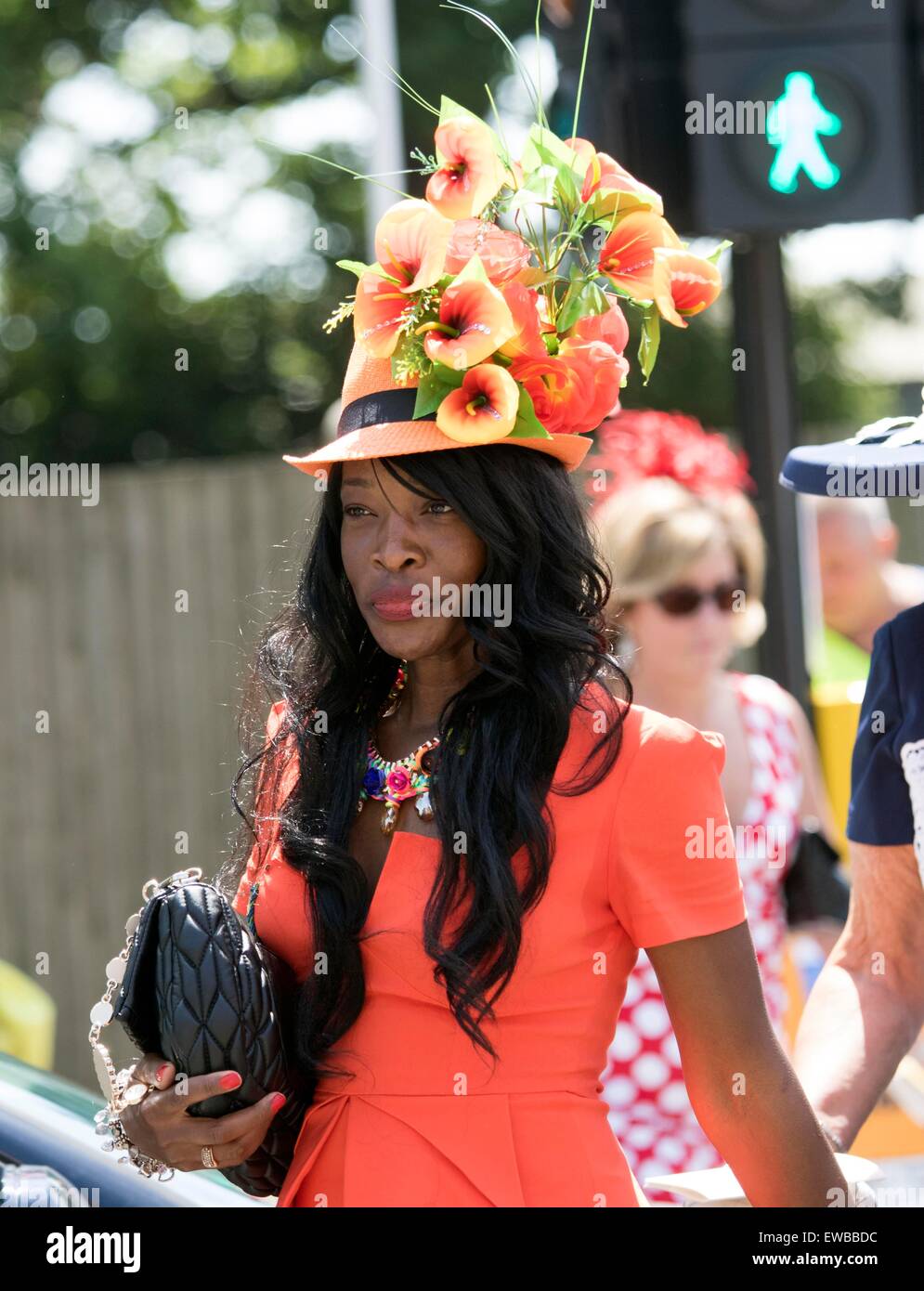 Woman at royal ascot hi-res stock photography and images - Alamy