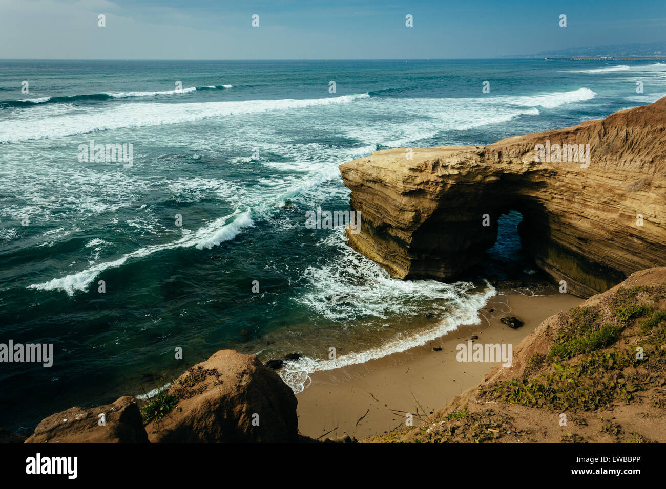 Beach and cave in cliffs hi-res stock photography and images - Alamy