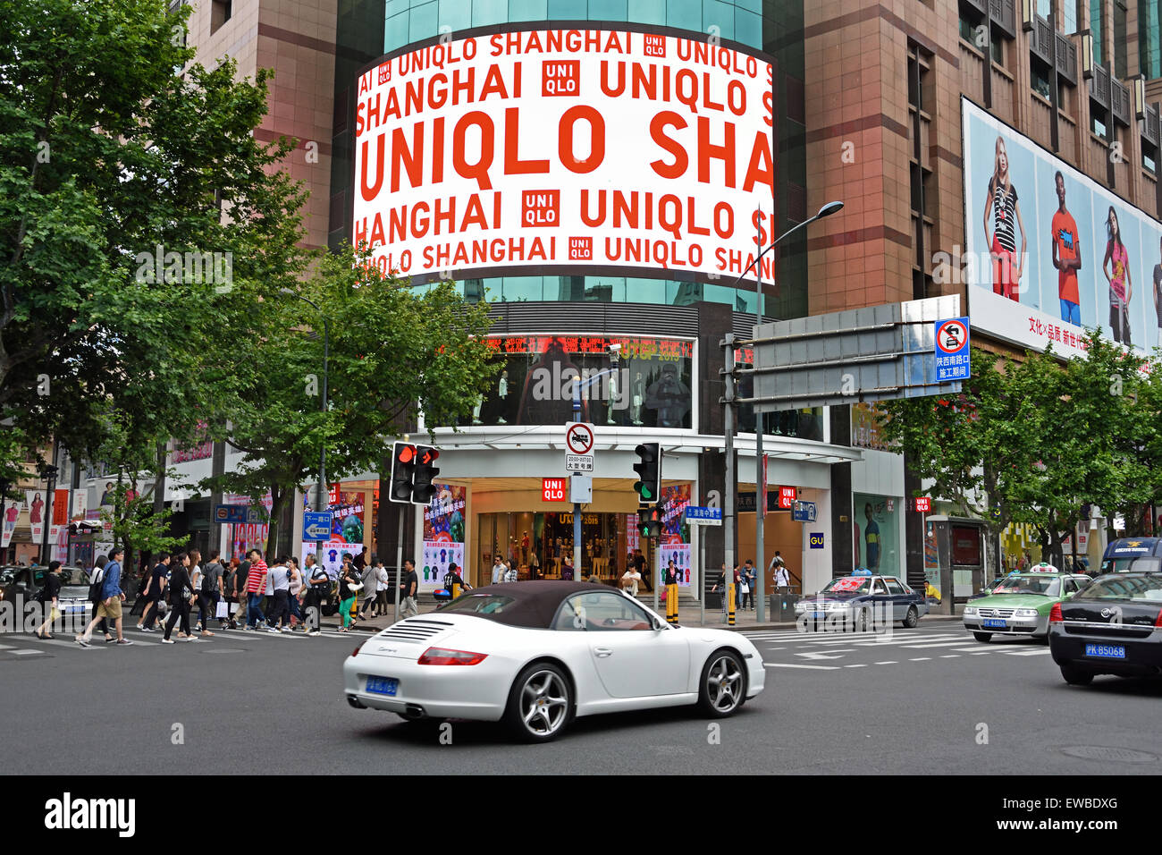 Uniqlos new shanghai outlet hi-res stock photography and images - Alamy