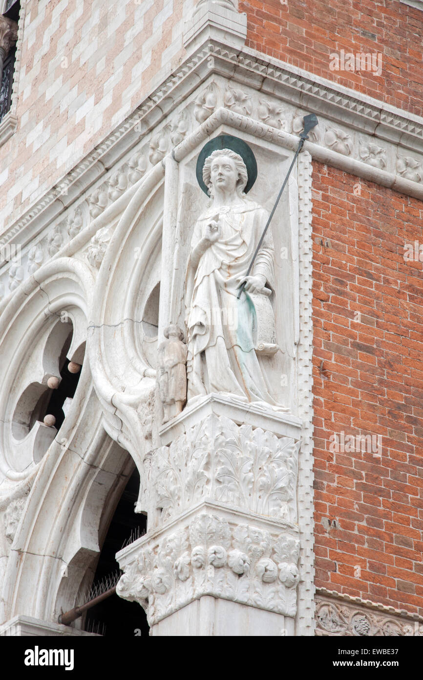 Sculpture on the Facade of Palazzo Ducale Building, Venice, Italy Stock ...