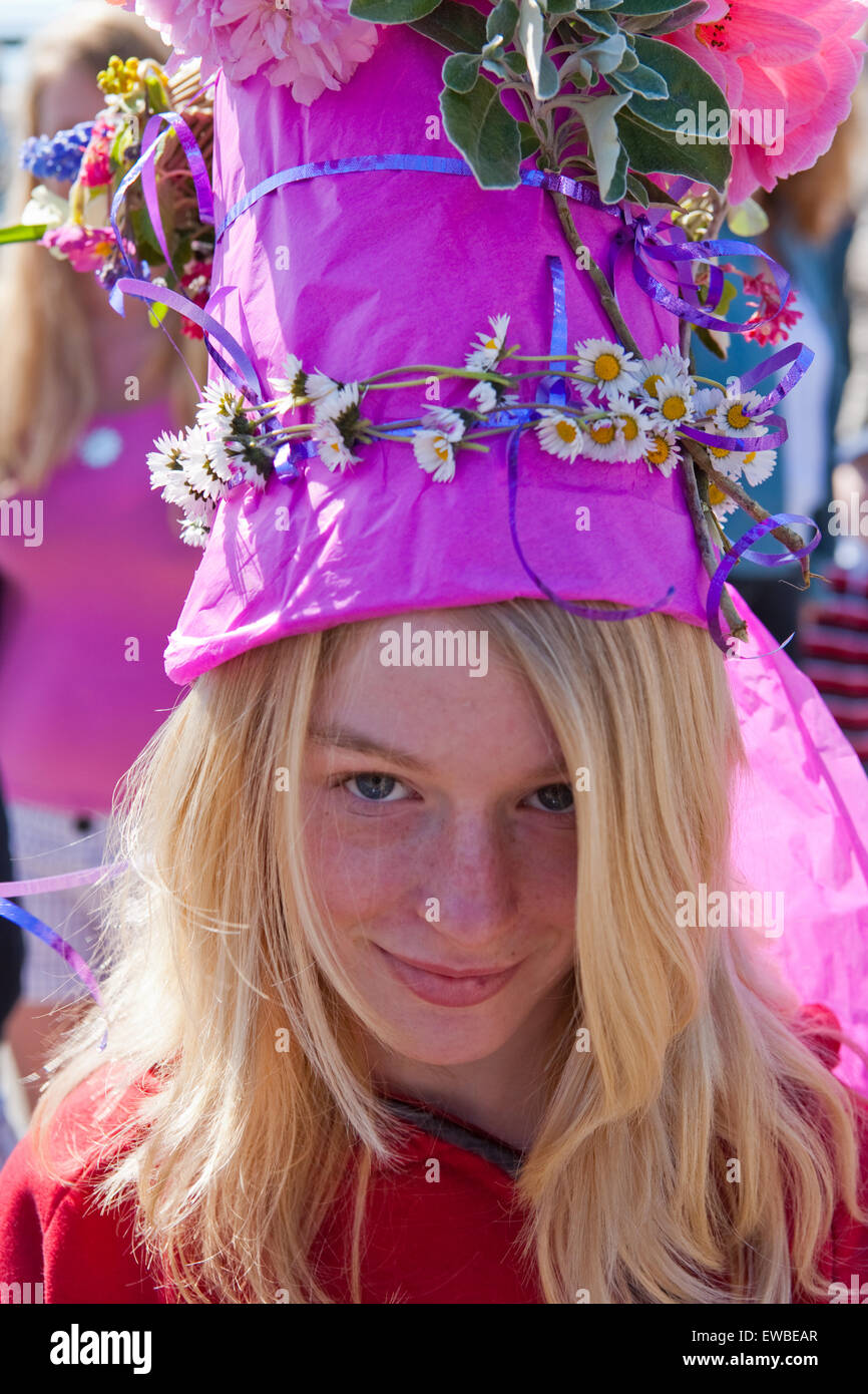 Easter bonnet and girl hi-res stock photography and images - Alamy