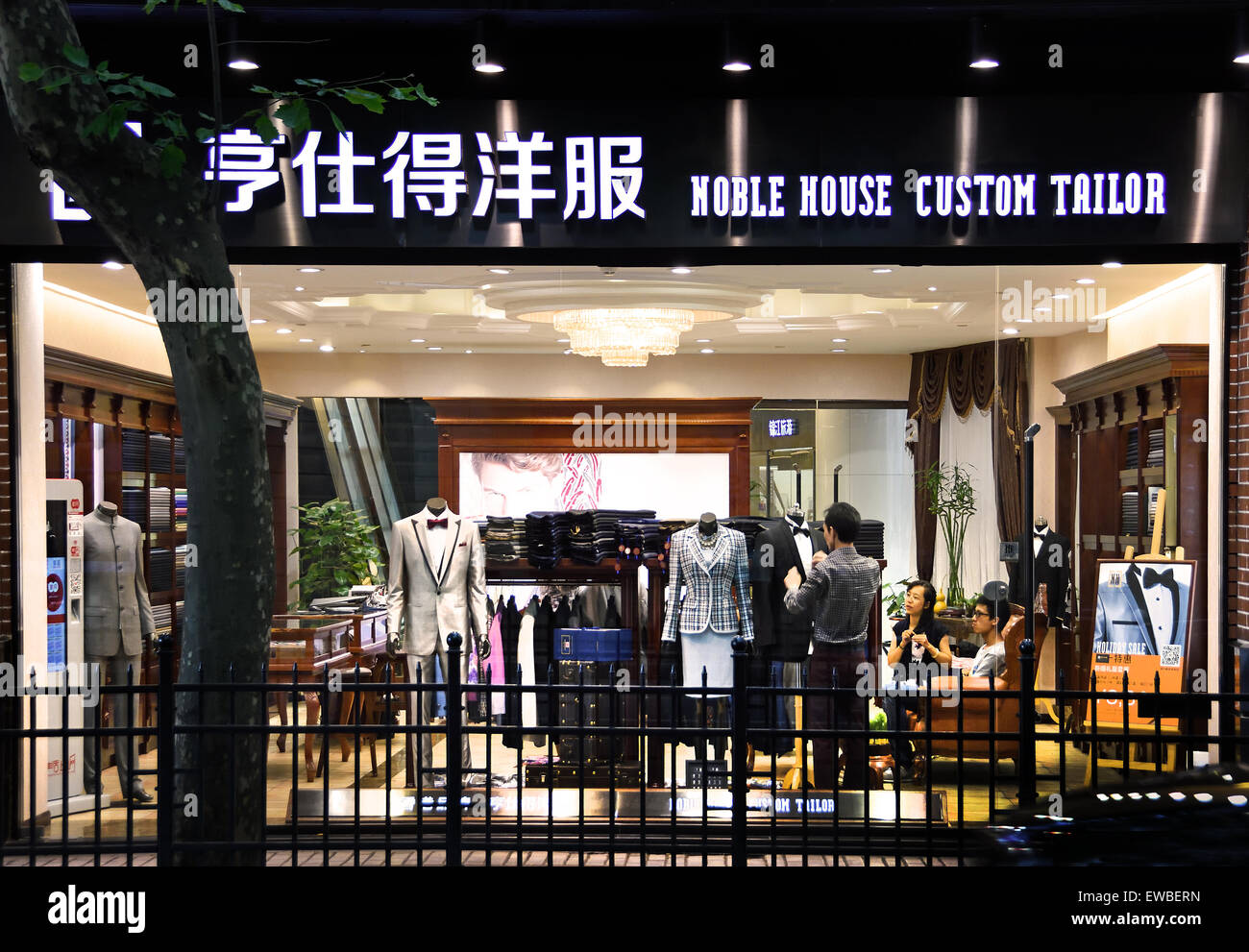 Tailored suits hi-res stock photography and images - Alamy