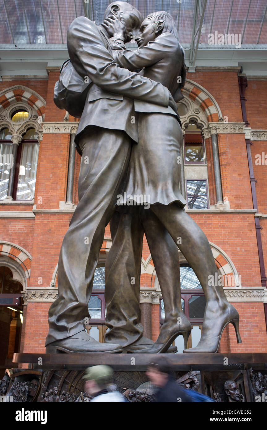 The lovers statue by paul day hi-res stock photography and images - Alamy