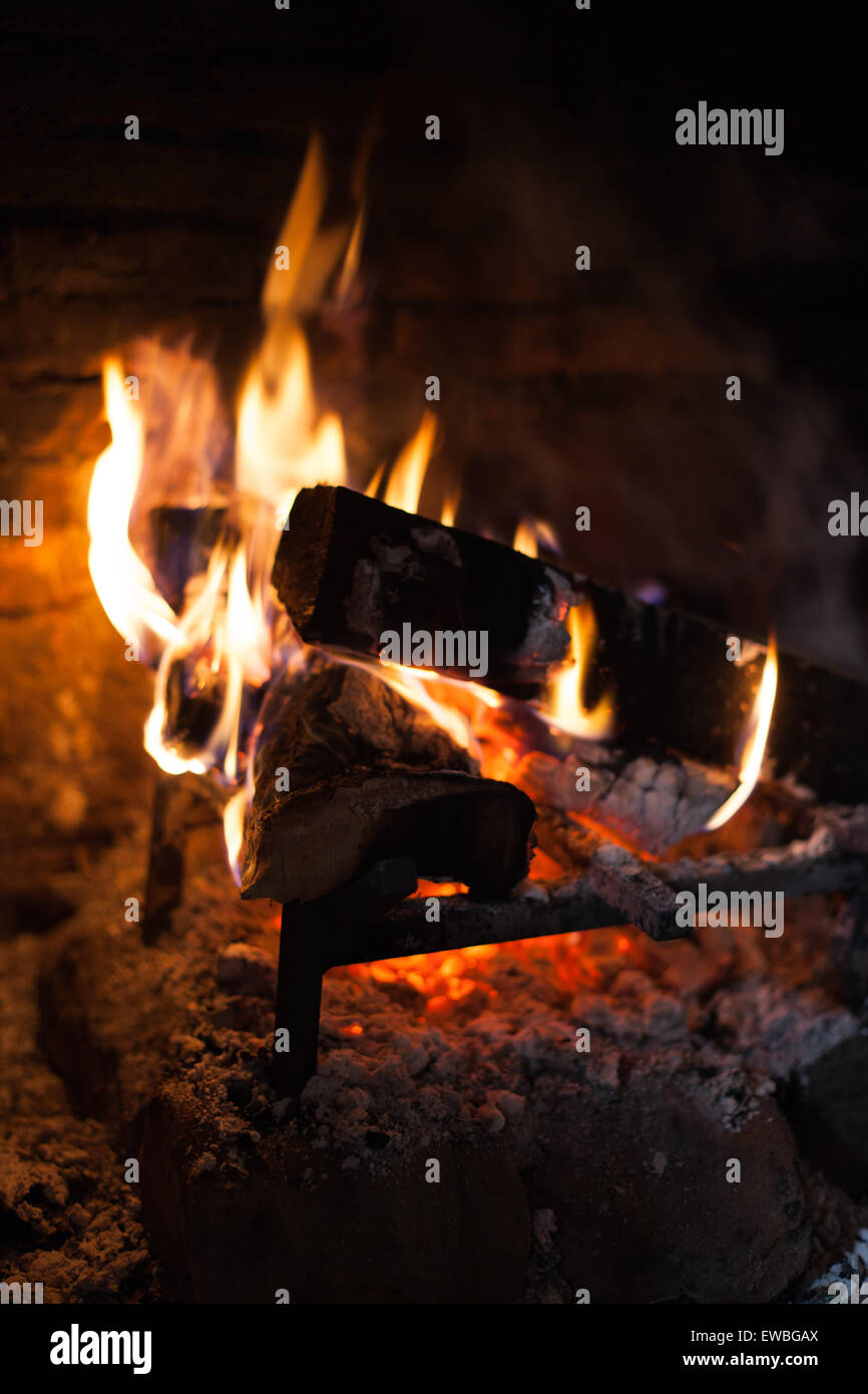 Fire in kitchen grate Stock Photo - Alamy