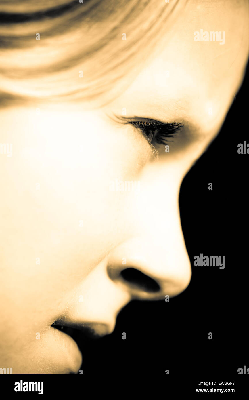 White female young profile hi-res stock photography and images - Alamy