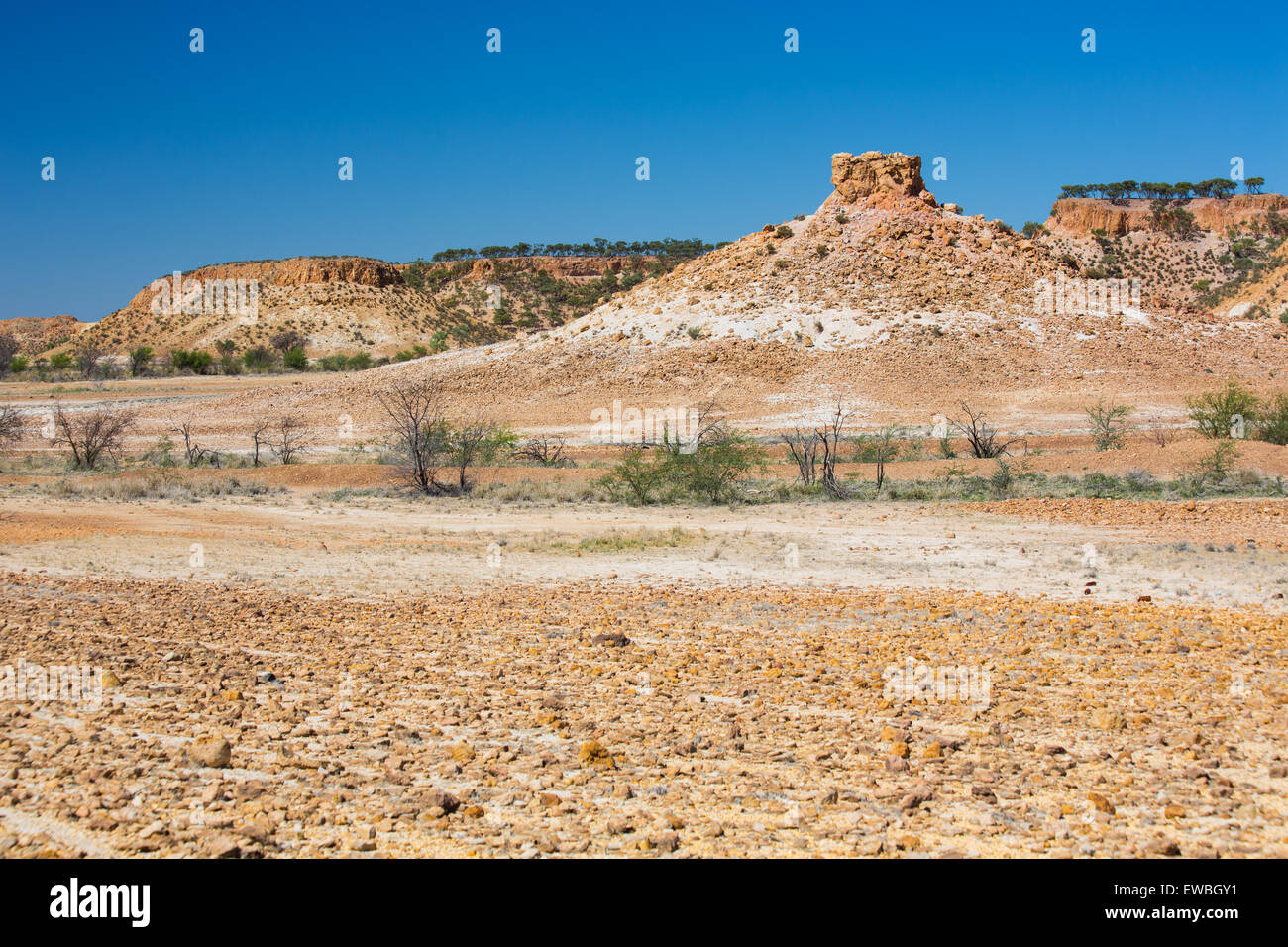 Dry rocky landscape near Winton, Queensland, Australia Stock Photo - Alamy