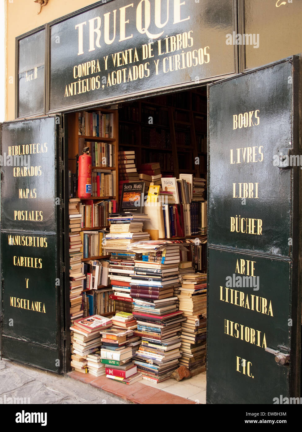 Bookshop in spain hi-res stock photography and images - Alamy