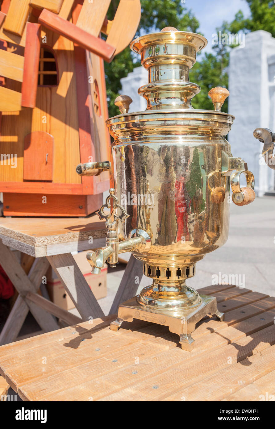 Golden samovar hi-res stock photography and images - Alamy