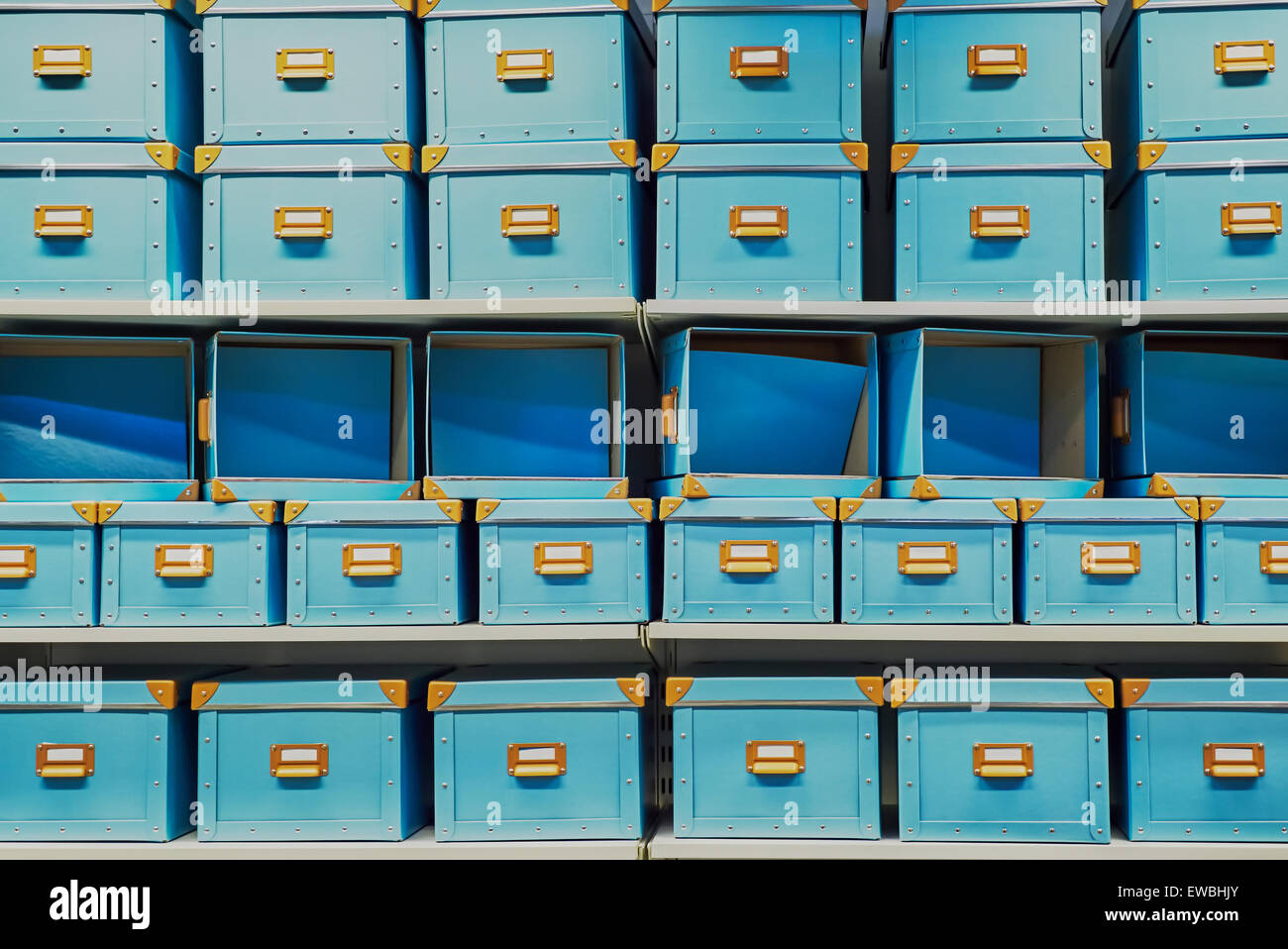 Empty boxes hi-res stock photography and images - Alamy