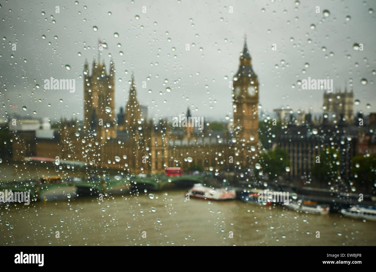 London big ben rain hi-res stock photography and images - Alamy