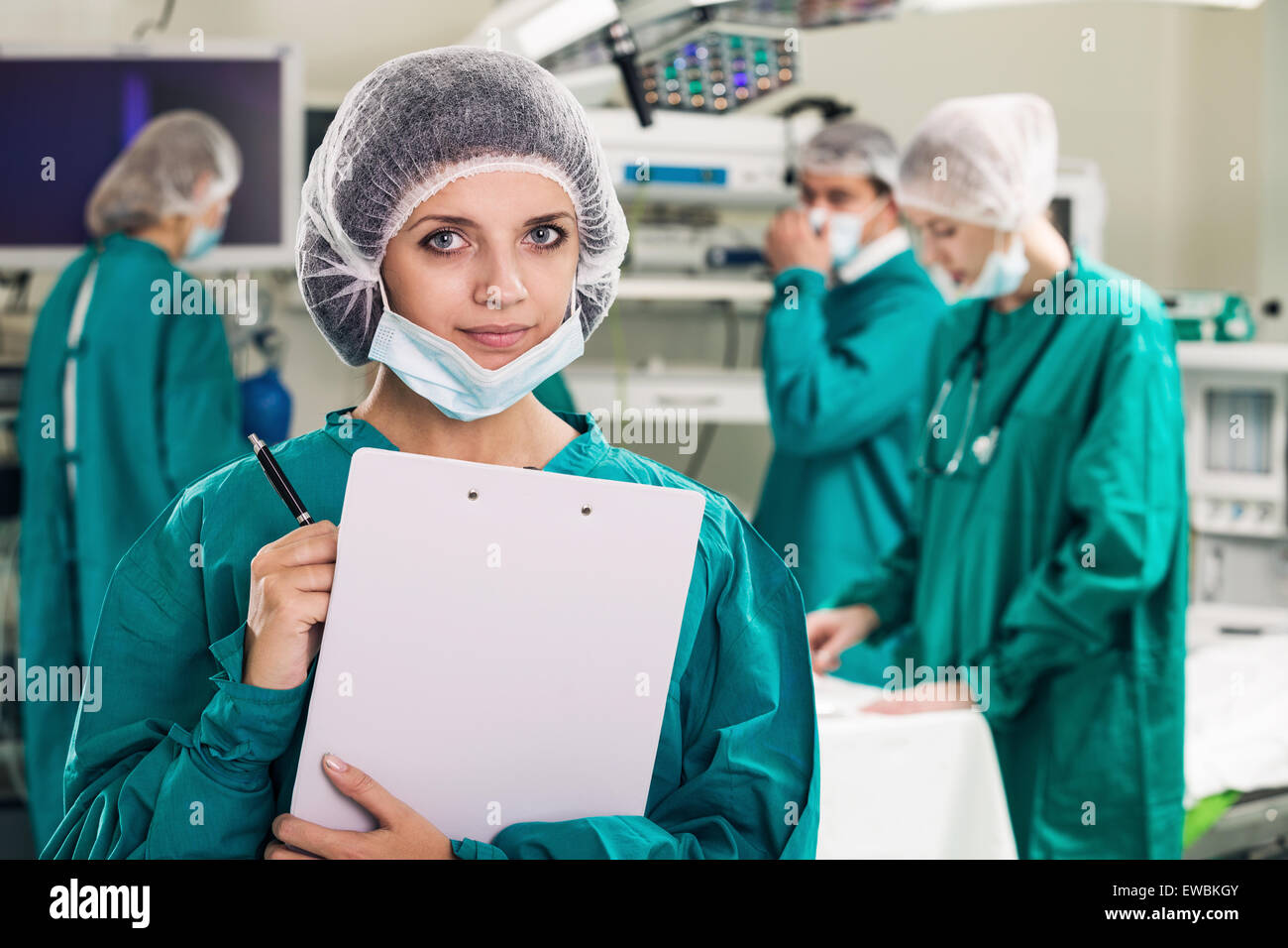 Mature male surgeon young hi-res stock photography and images - Alamy
