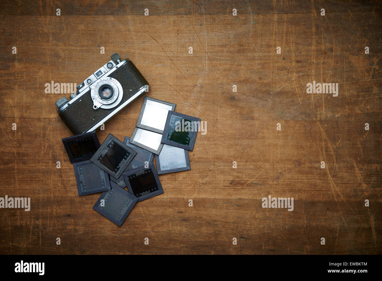 Vintage old retro film camera and old empty paper frame photos on ...