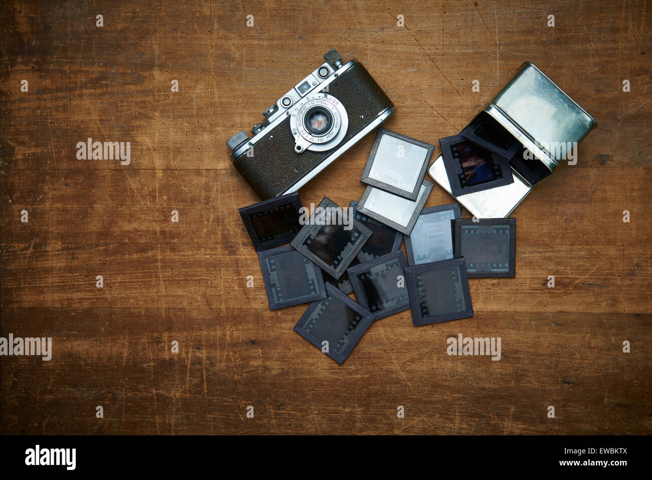 Vintage old retro film camera and old empty paper frame photos on ...