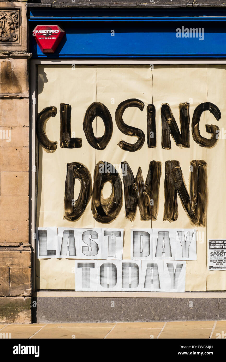 Closing down banner in shop window Chester, Cheshire, England, U.K ...