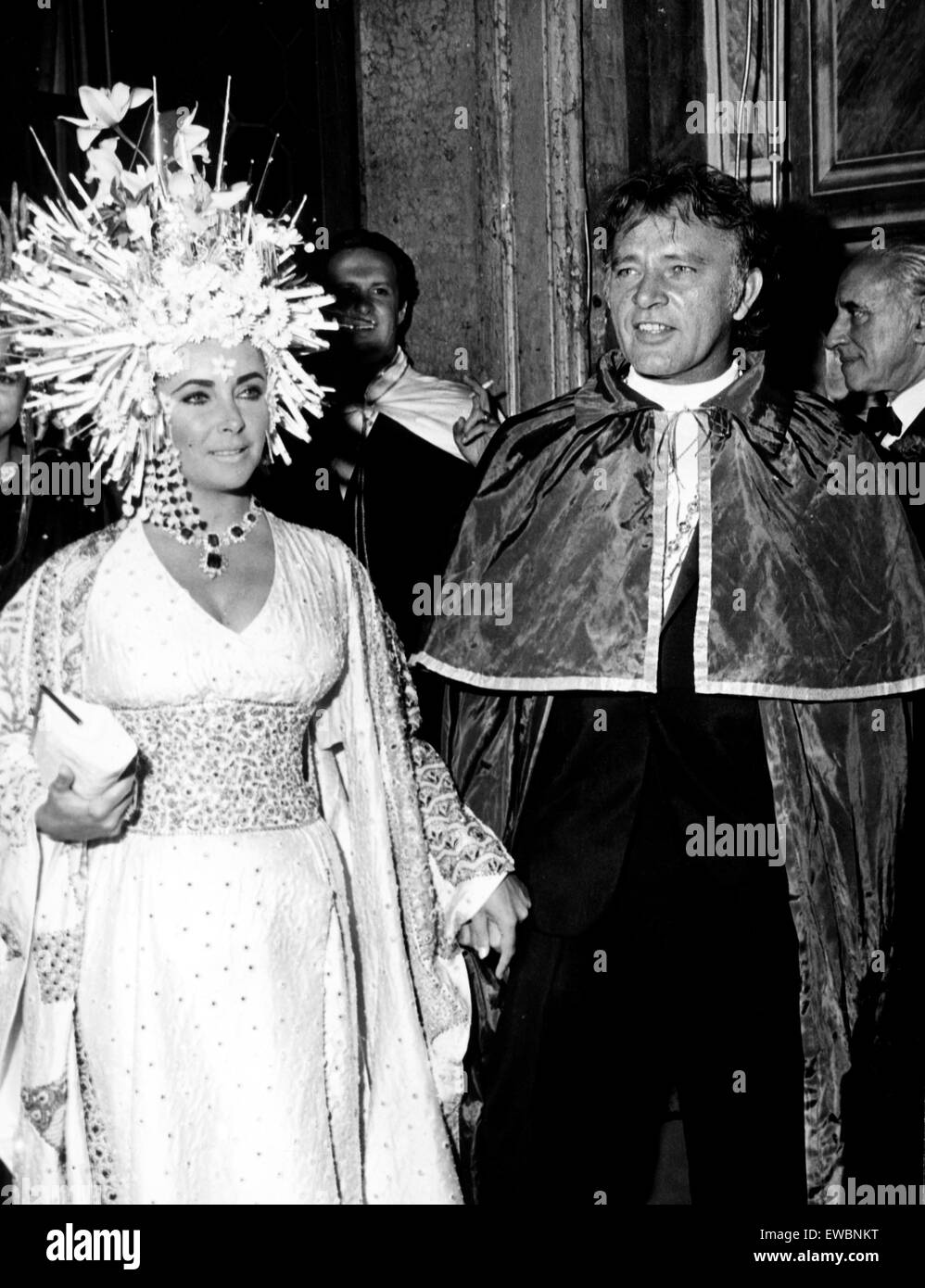 Richard burton and elizabeth taylor hi-res stock photography and images - Alamy