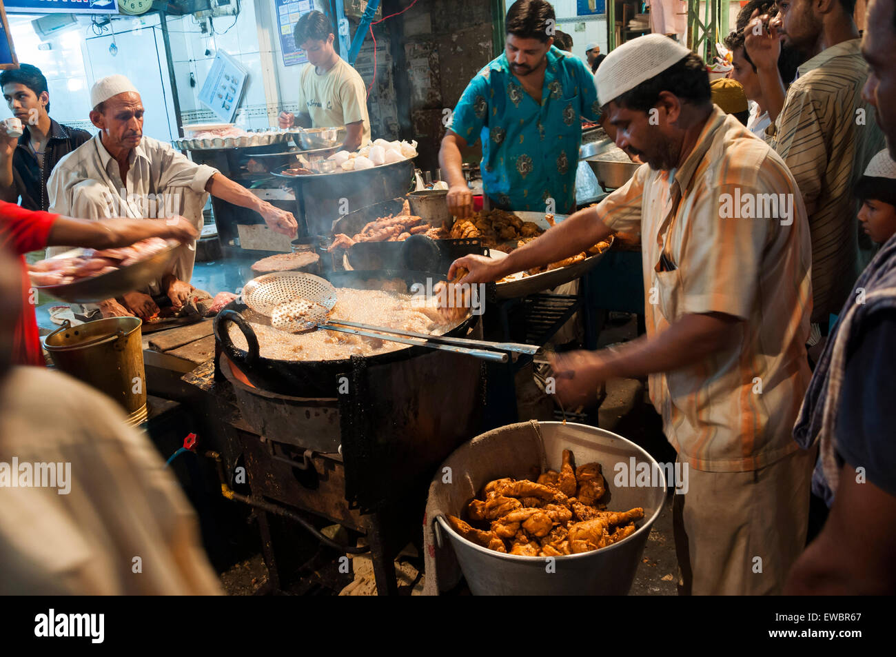 Men cooking in a local restaurant in Chandni Chowk, Old Delhi, India ...