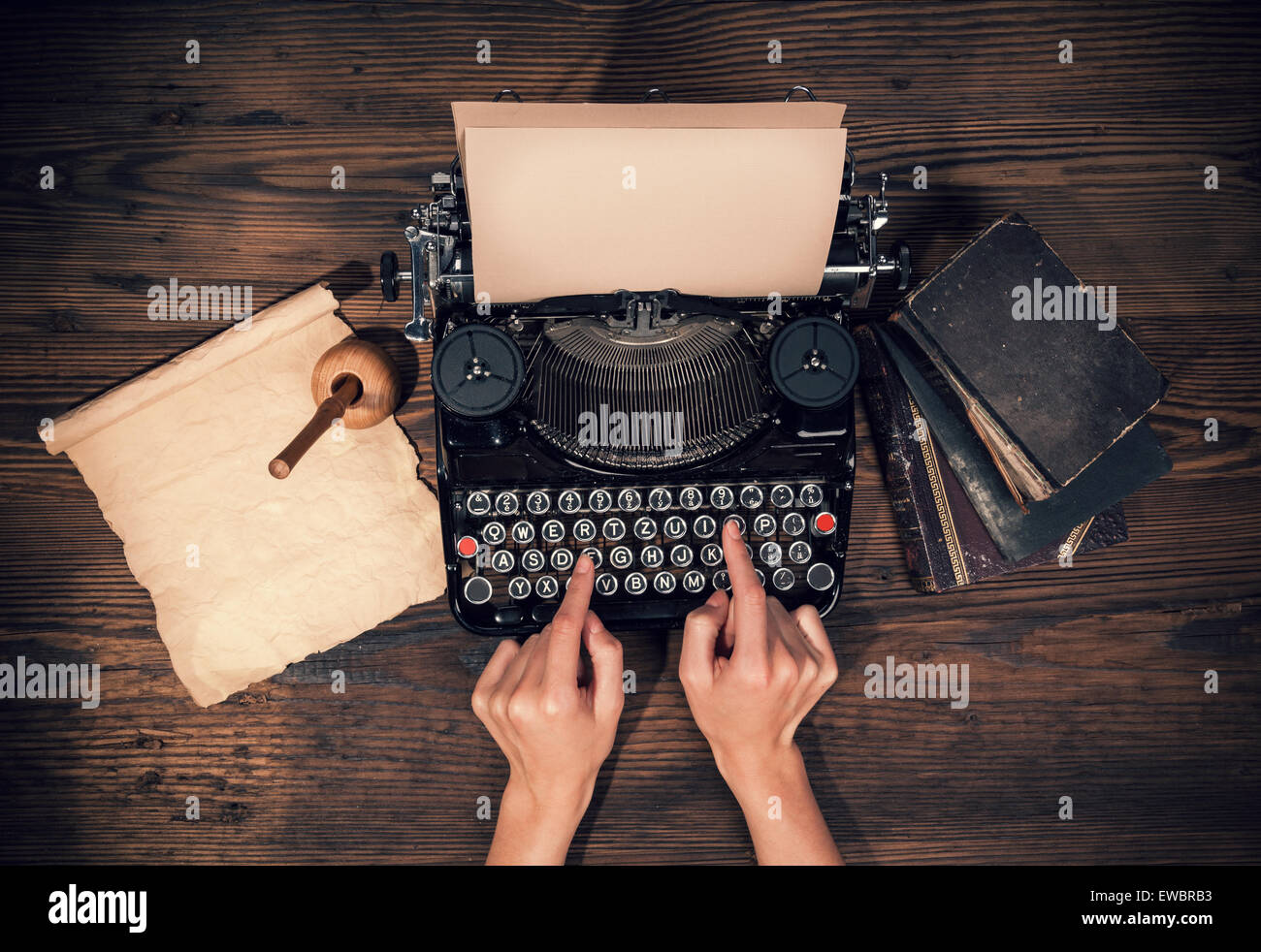 Typewriter keyboard write hand hi-res stock photography and images - Alamy
