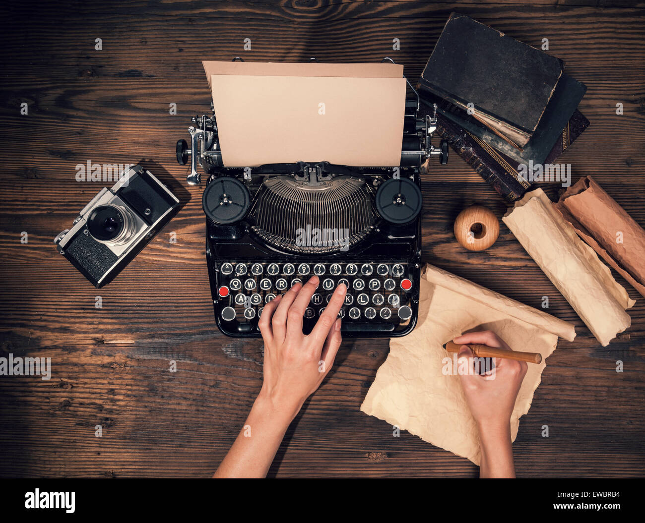Retro typewriter placed on wooden planks. Aerial angle of view Stock ...