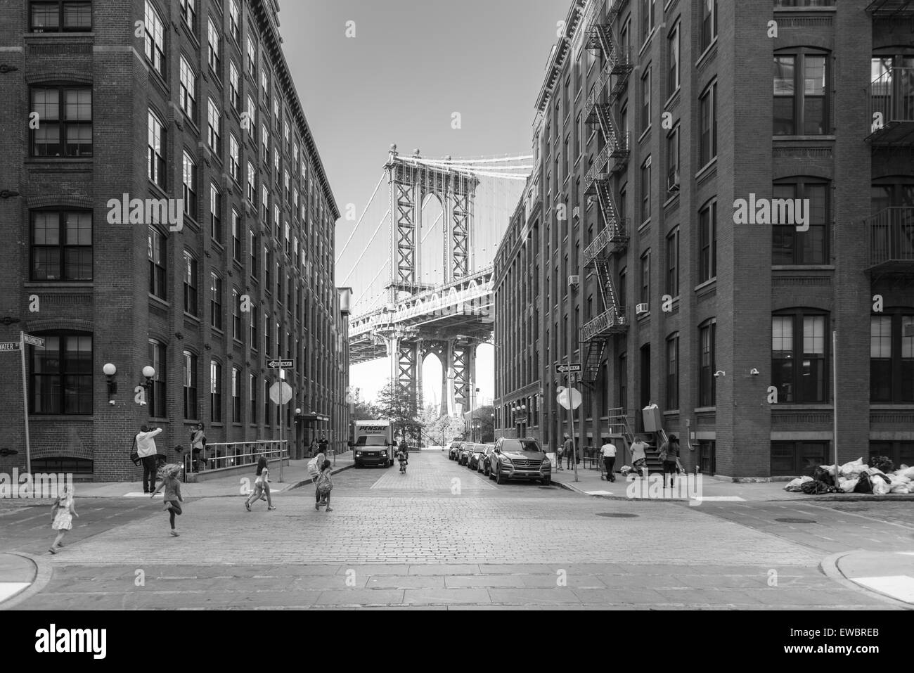 Running in manhattan Black and White Stock Photos & Images - Alamy