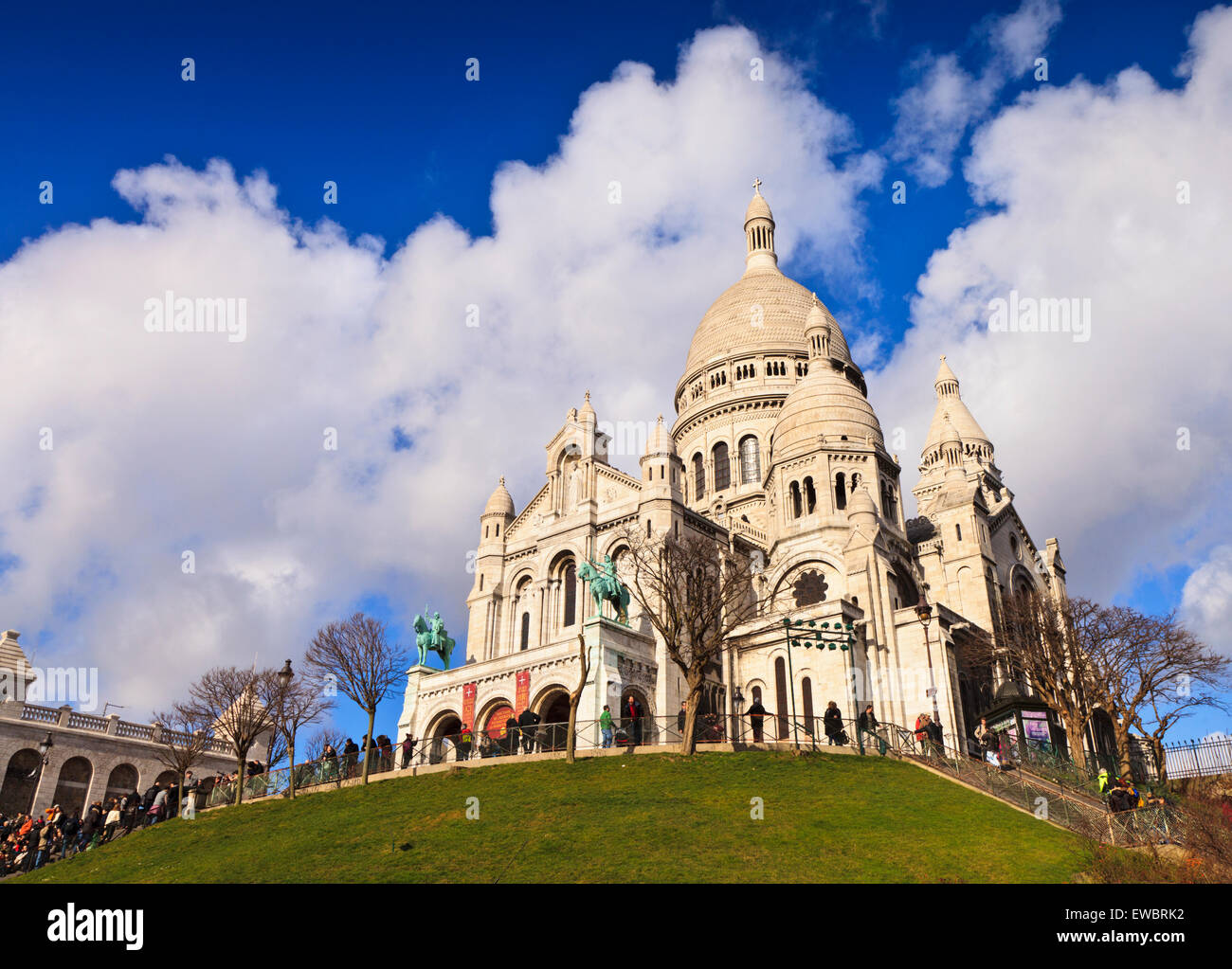 The Basilica of the Sacred Heart of Paris, La Basilique du Sacré Cœur ...