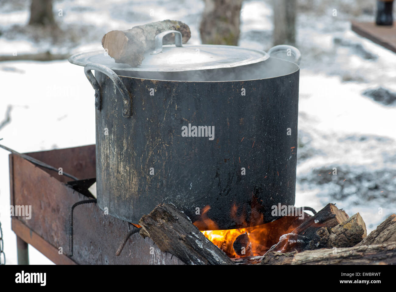 Old pot cooking over campfire hi-res stock photography and images - Alamy