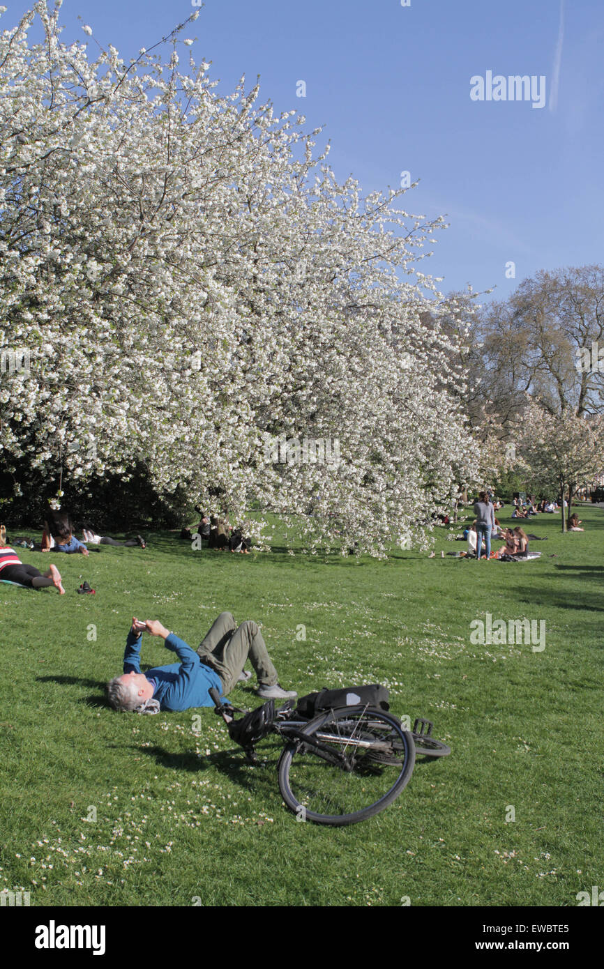 People enjoy the hot spring weather in Camden Town and Regents Park ...