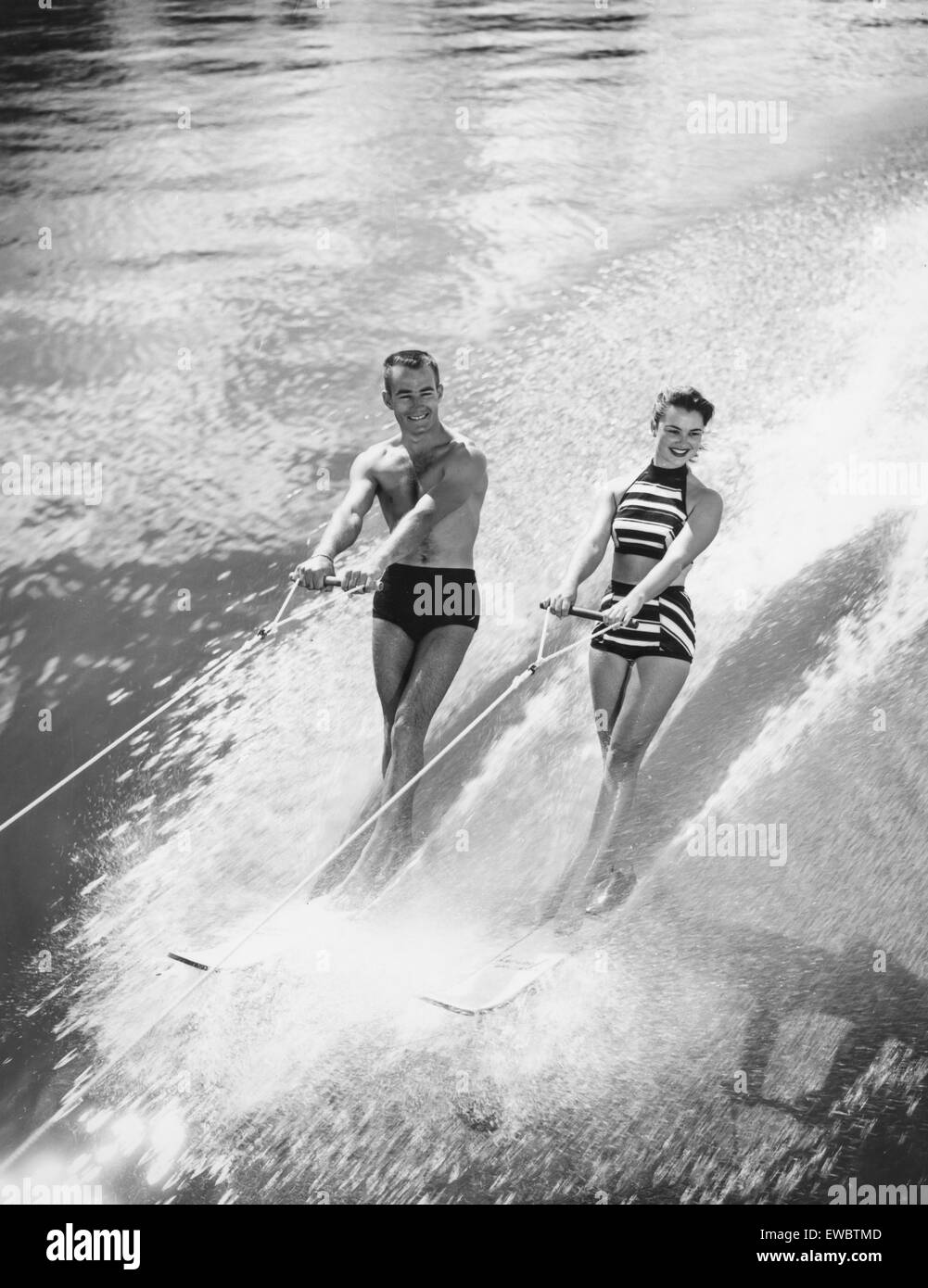 Couple ski Black and White Stock Photos & Images - Alamy