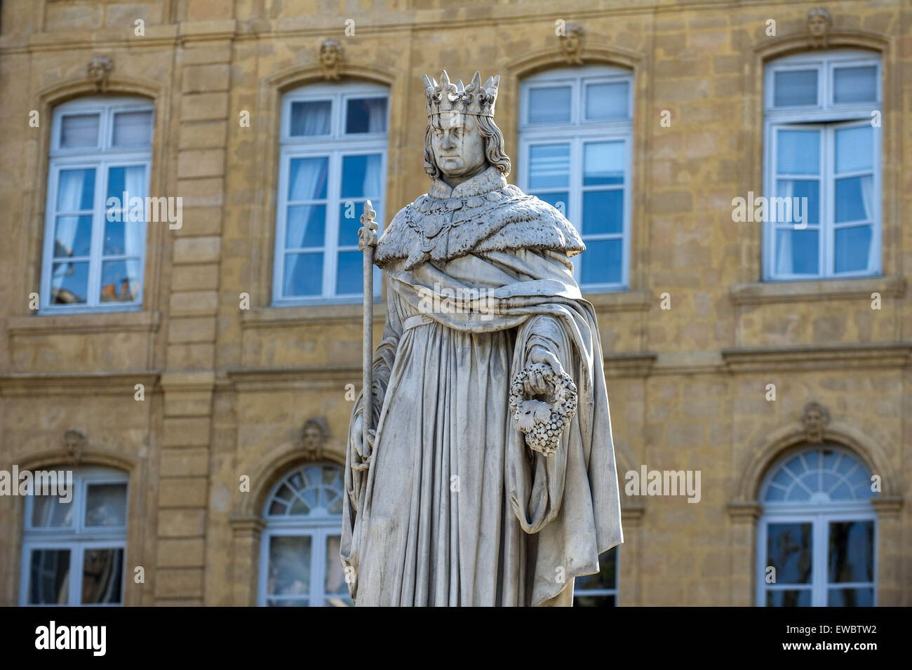Aix en Provence (south-eastern France): statue of King René Stock Photo ...