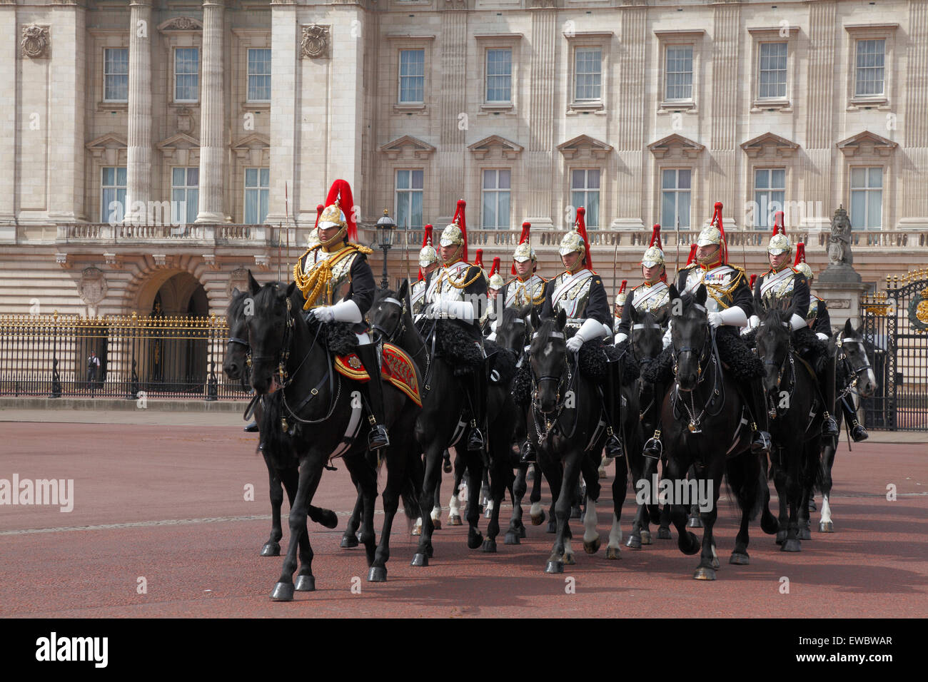 Mounted Cavalry at Buckingham Palace in London Stock Photo - Alamy