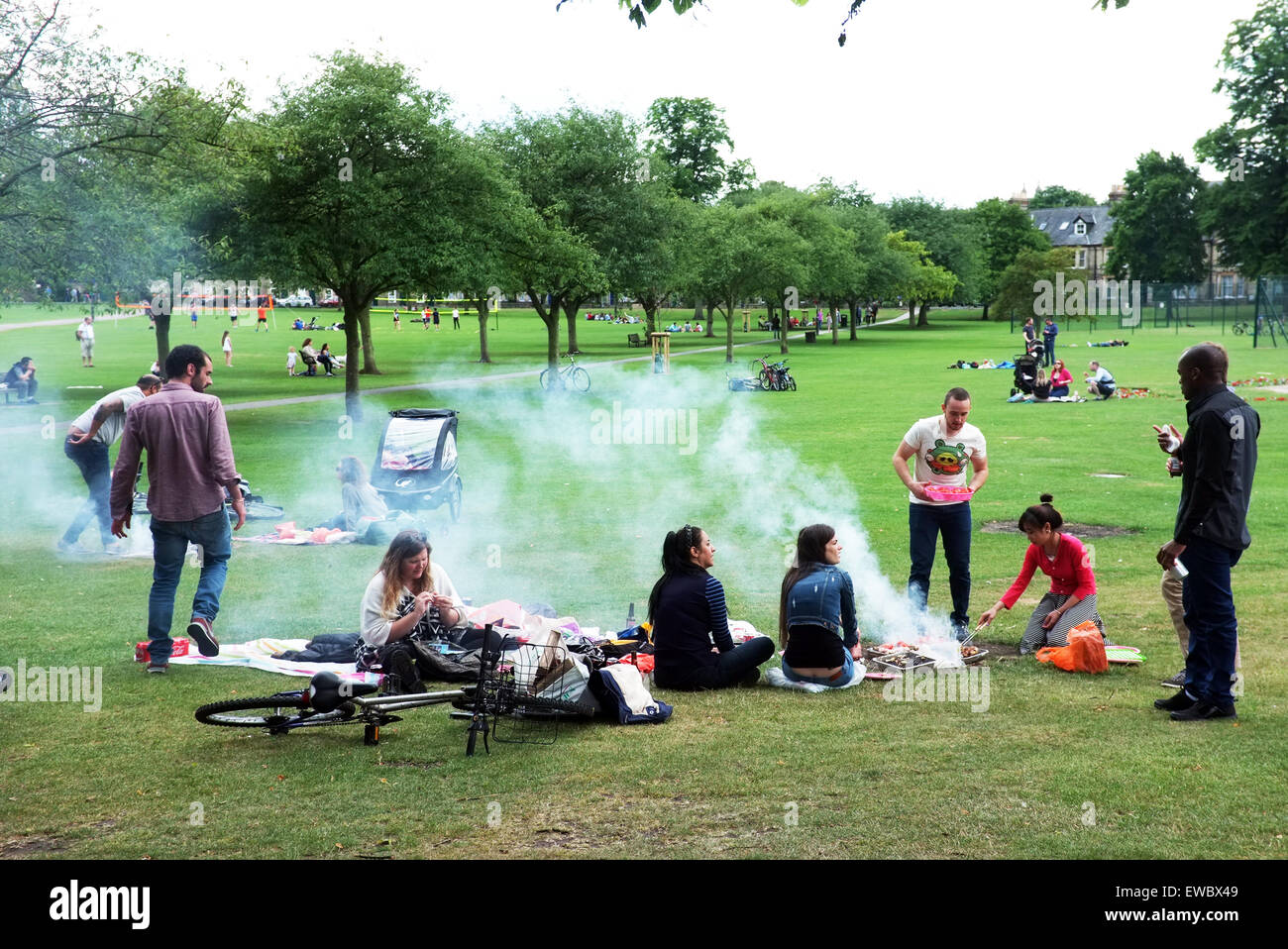 People picnic on park Stock Photo - Alamy
