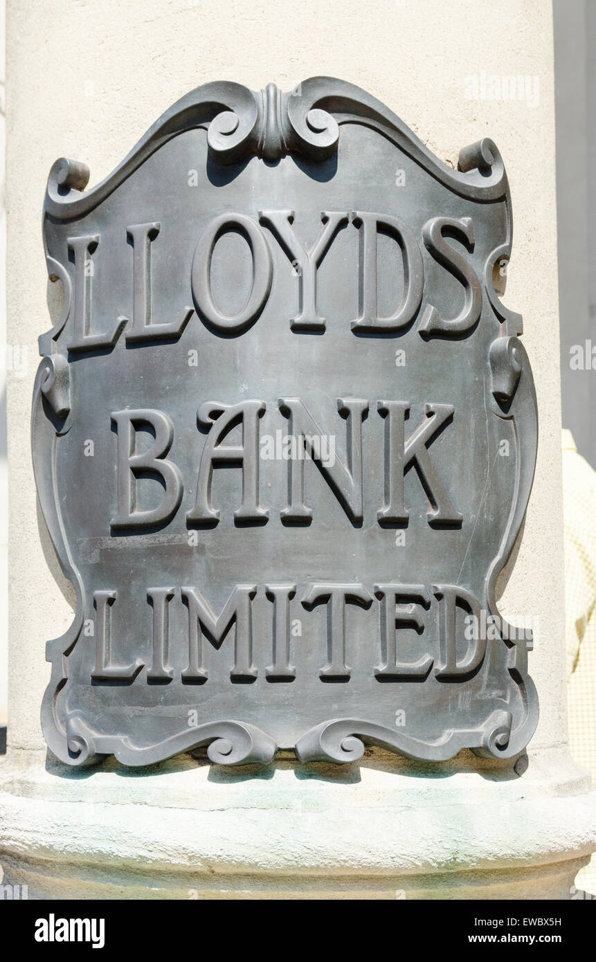 Old lloyds bank sign hi-res stock photography and images - Alamy