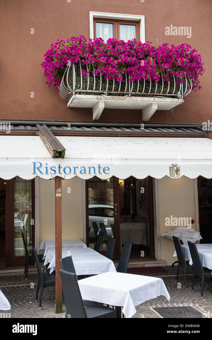 typical Italian restaurant with balcony geraniums purple flower Stock ...