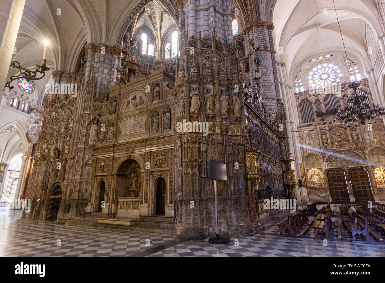 High altar, and reja of the main chapel, Toledo Cathedral Stock Photo ...