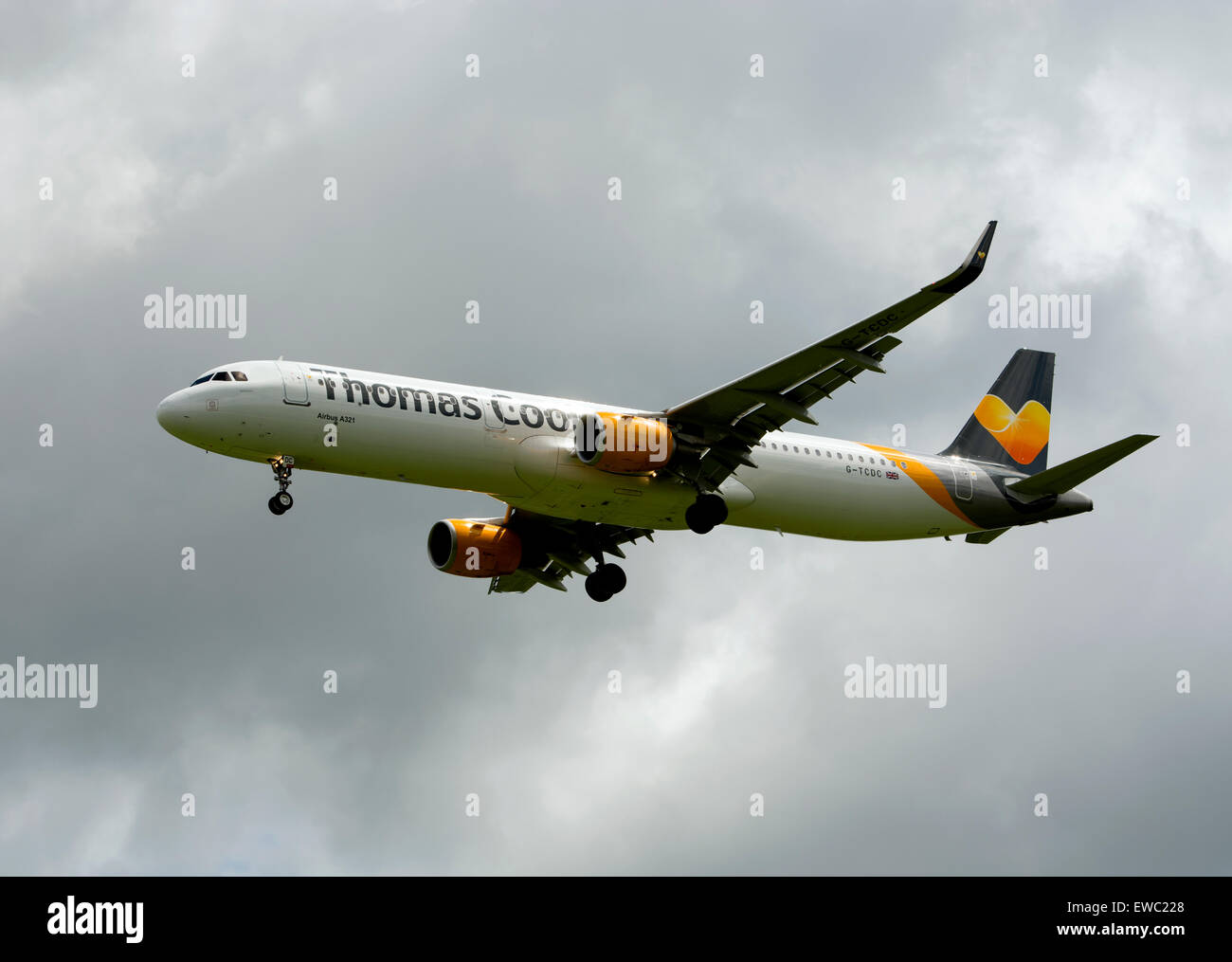 Thomas cook airbus a321 hi-res stock photography and images - Alamy