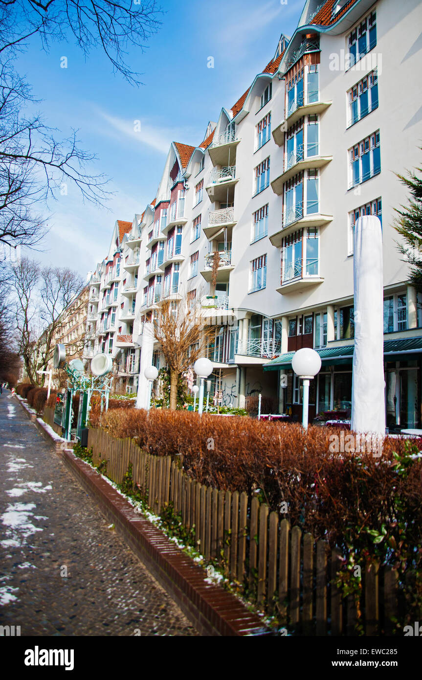 Row house street perspective hi-res stock photography and images - Alamy
