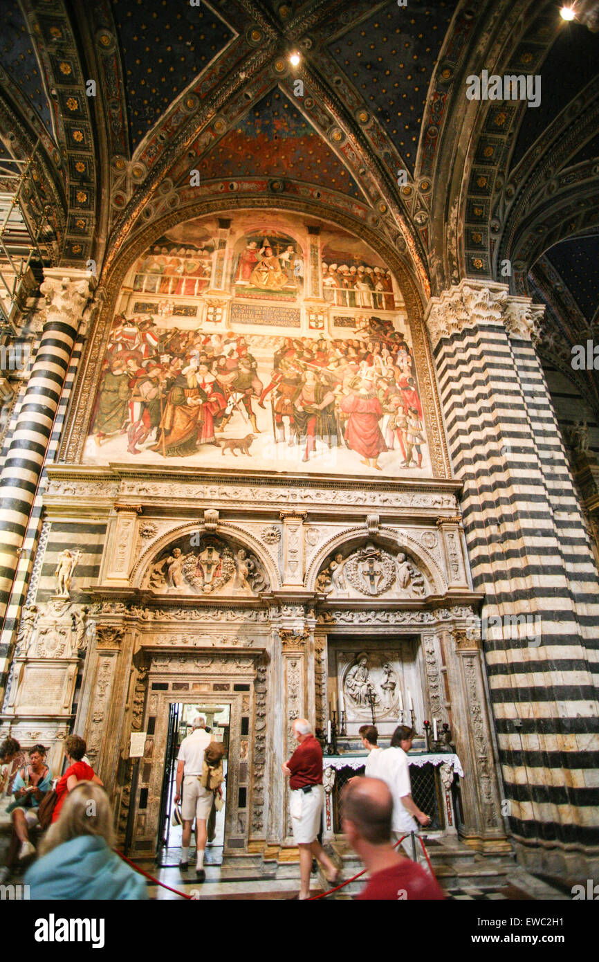 Siena cathedral interior hi-res stock photography and images - Alamy