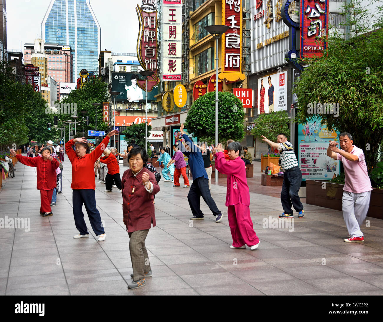 China, Shanghai, Nanjing Road, tai chi, exercises, people before ...