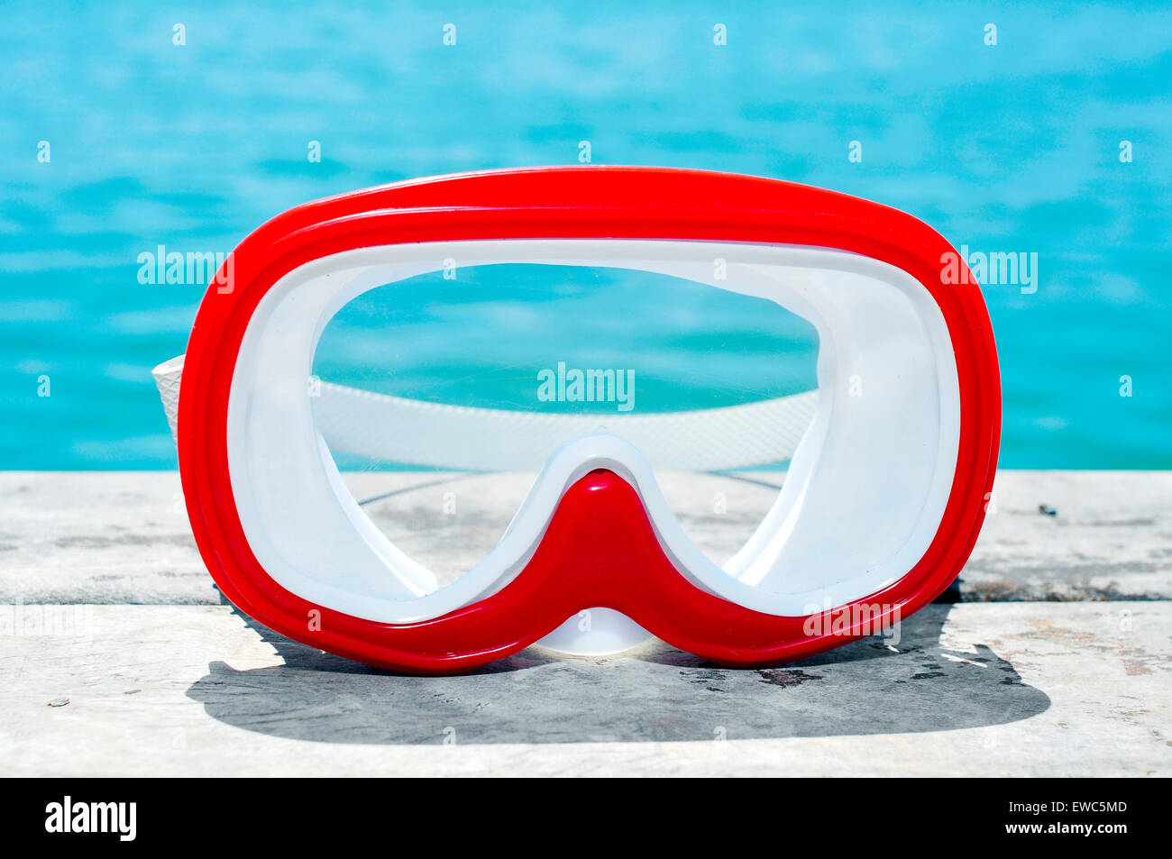 Old diving mask hi-res stock photography and images - Alamy