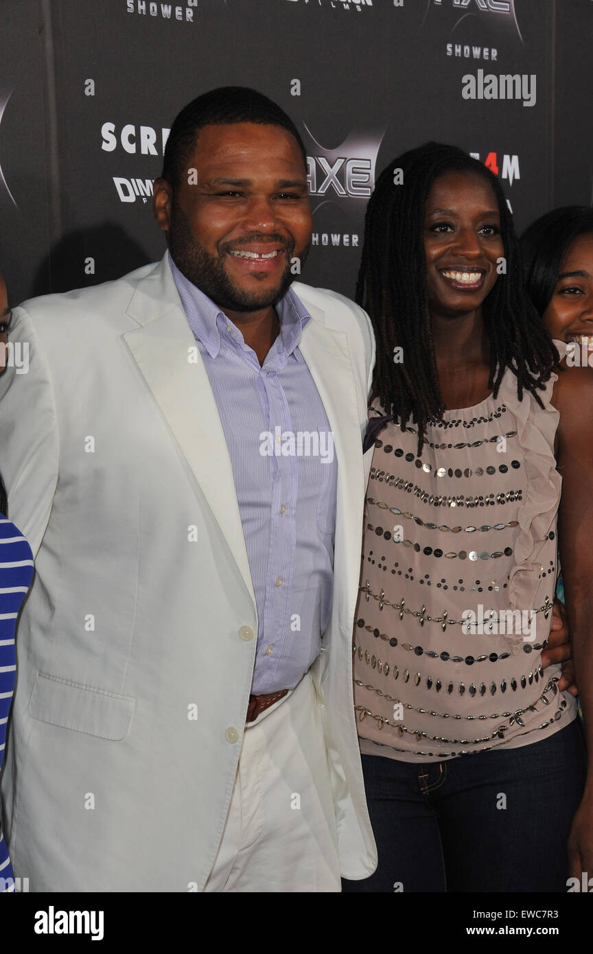 LOS ANGELES, CA - APRIL 11, 2011: Anthony Anderson at the world ...