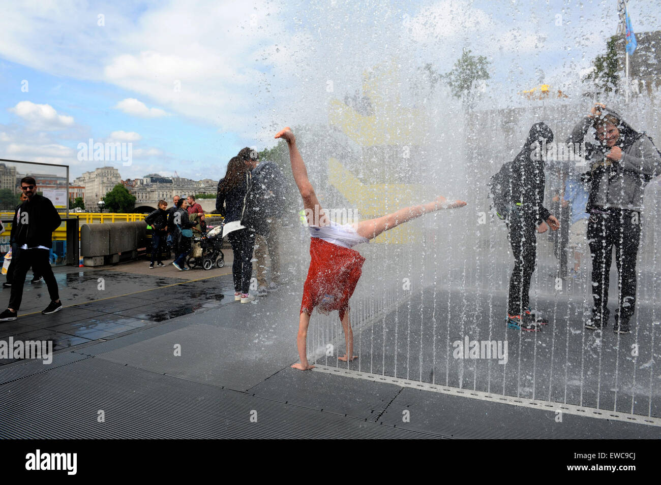 Kids getting soaking wet hi-res stock photography and images - Alamy
