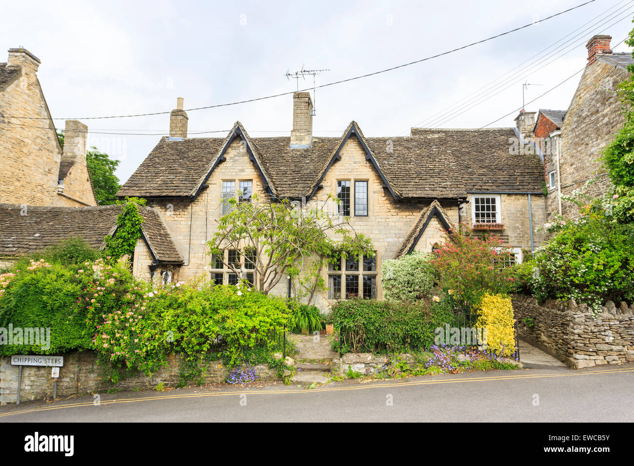 Pretty, traditional Cotswold stone cottages, Chipping Steps, Tetbury, a ...