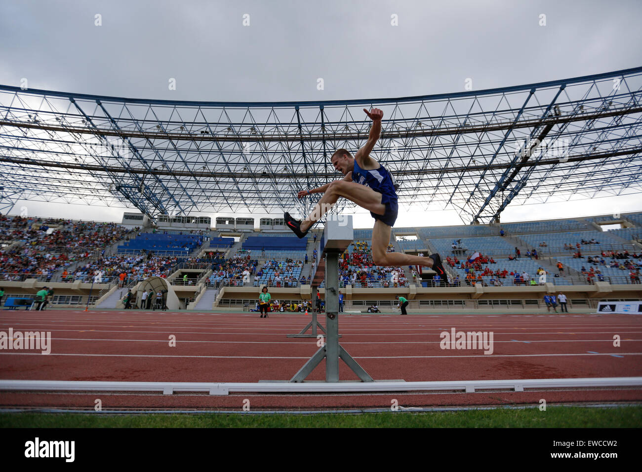 Last place runner hi-res stock photography and images - Alamy