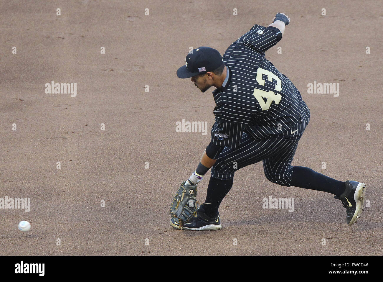 Omaha, Nebraska, USA. 22nd June, 2015. Vanderbilt infielder Zander Wiel ...