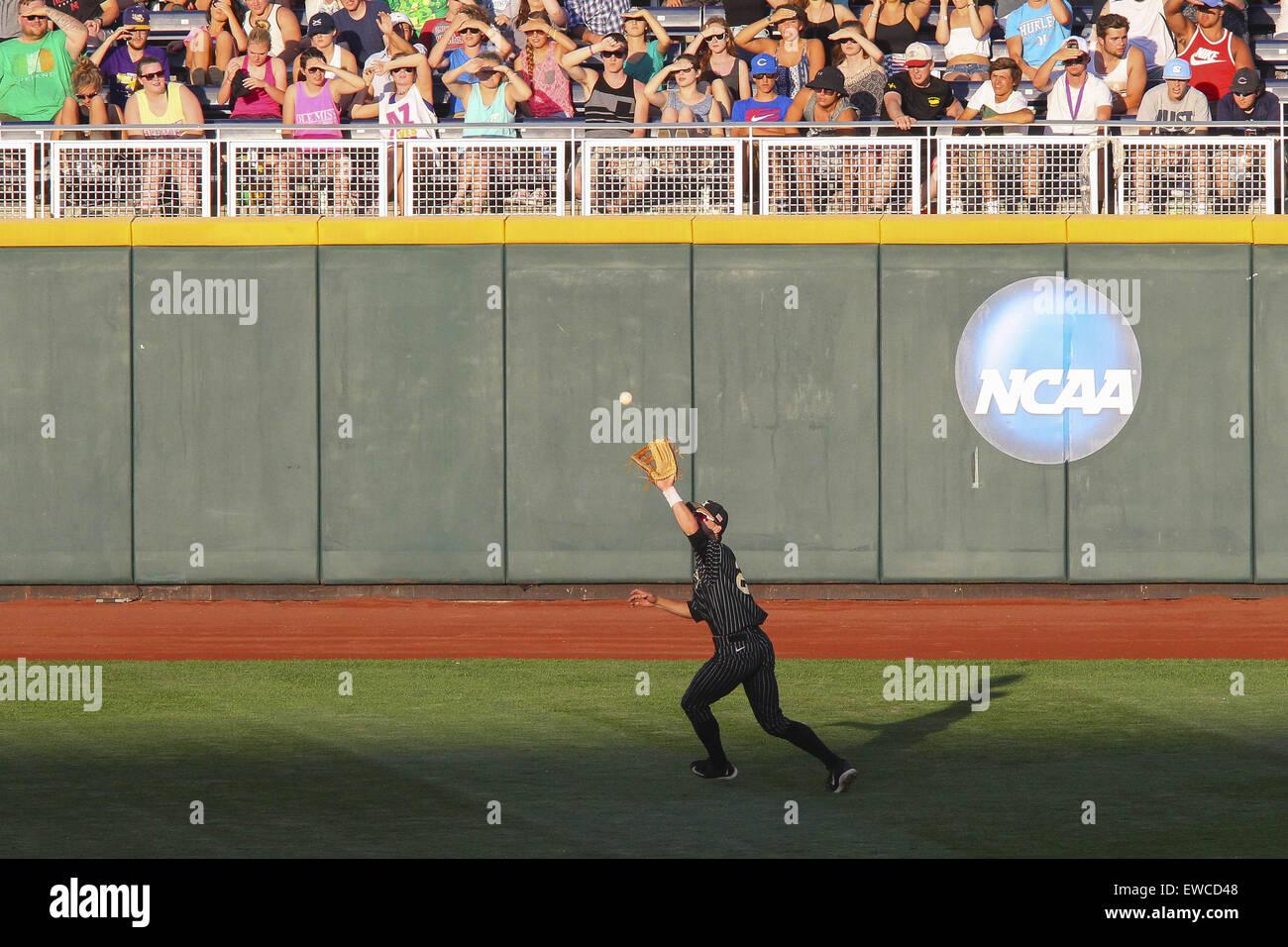 Omaha, Nebraska, USA. 22nd June, 2015. Vanderbilt outfielder Bryan ...