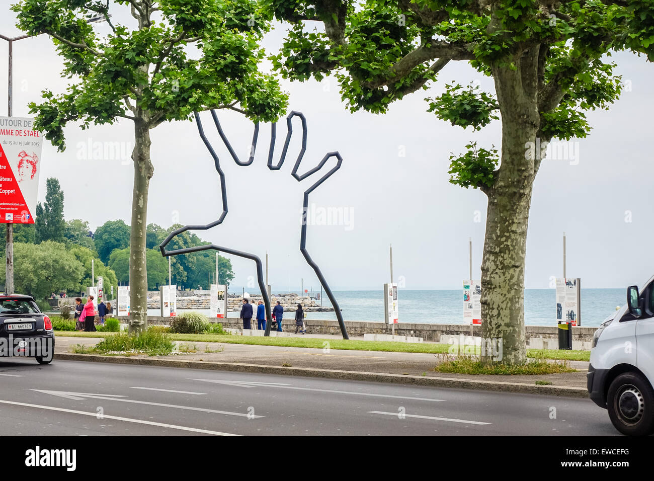 Big Hand Sculpture Geneva Stock Photo - Alamy