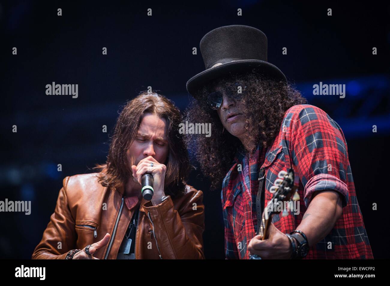 Slash feat myles kennedy and the conspirators hi-res stock photography ...