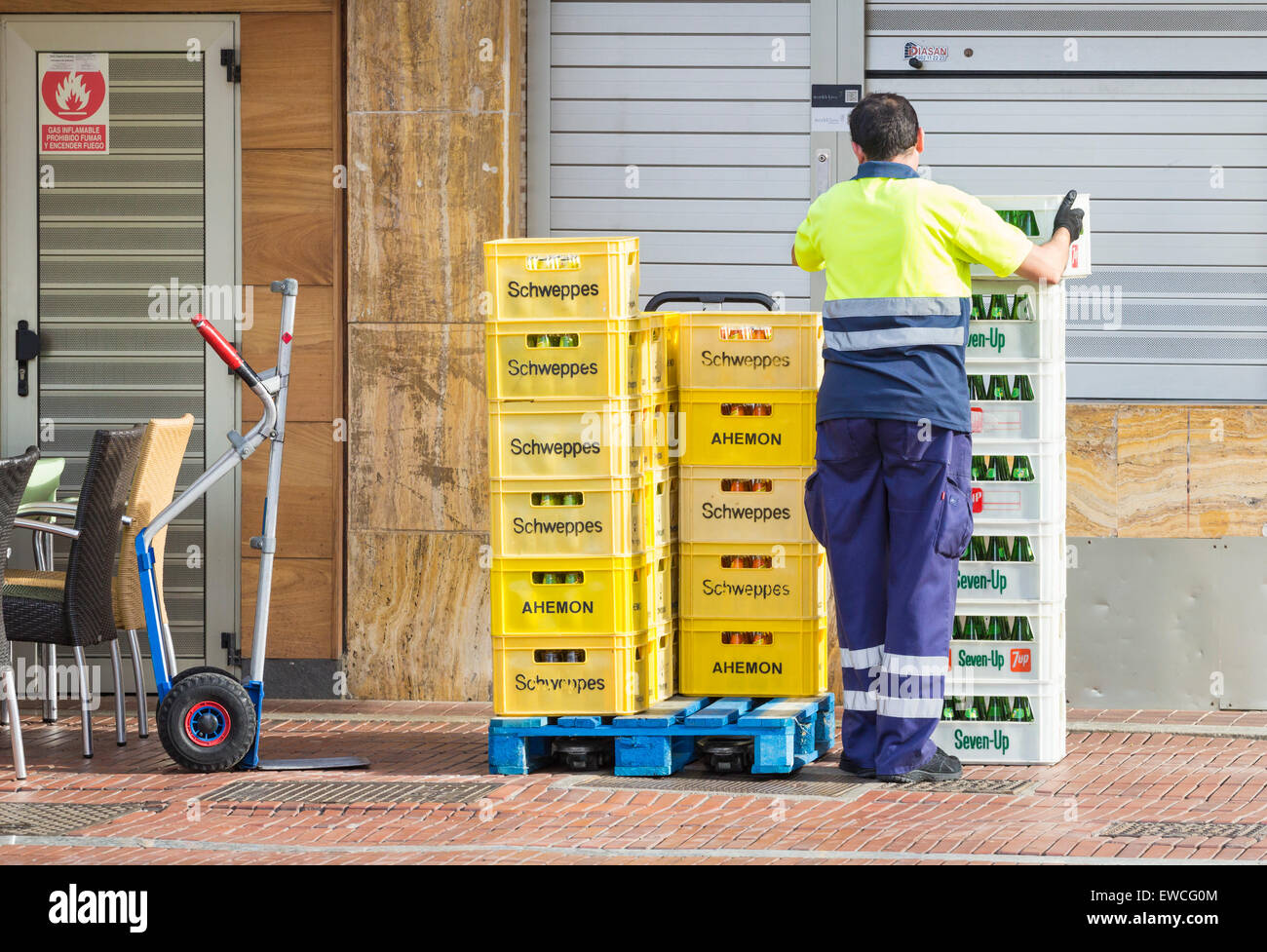 Delivering drinks hi-res stock photography and images - Alamy