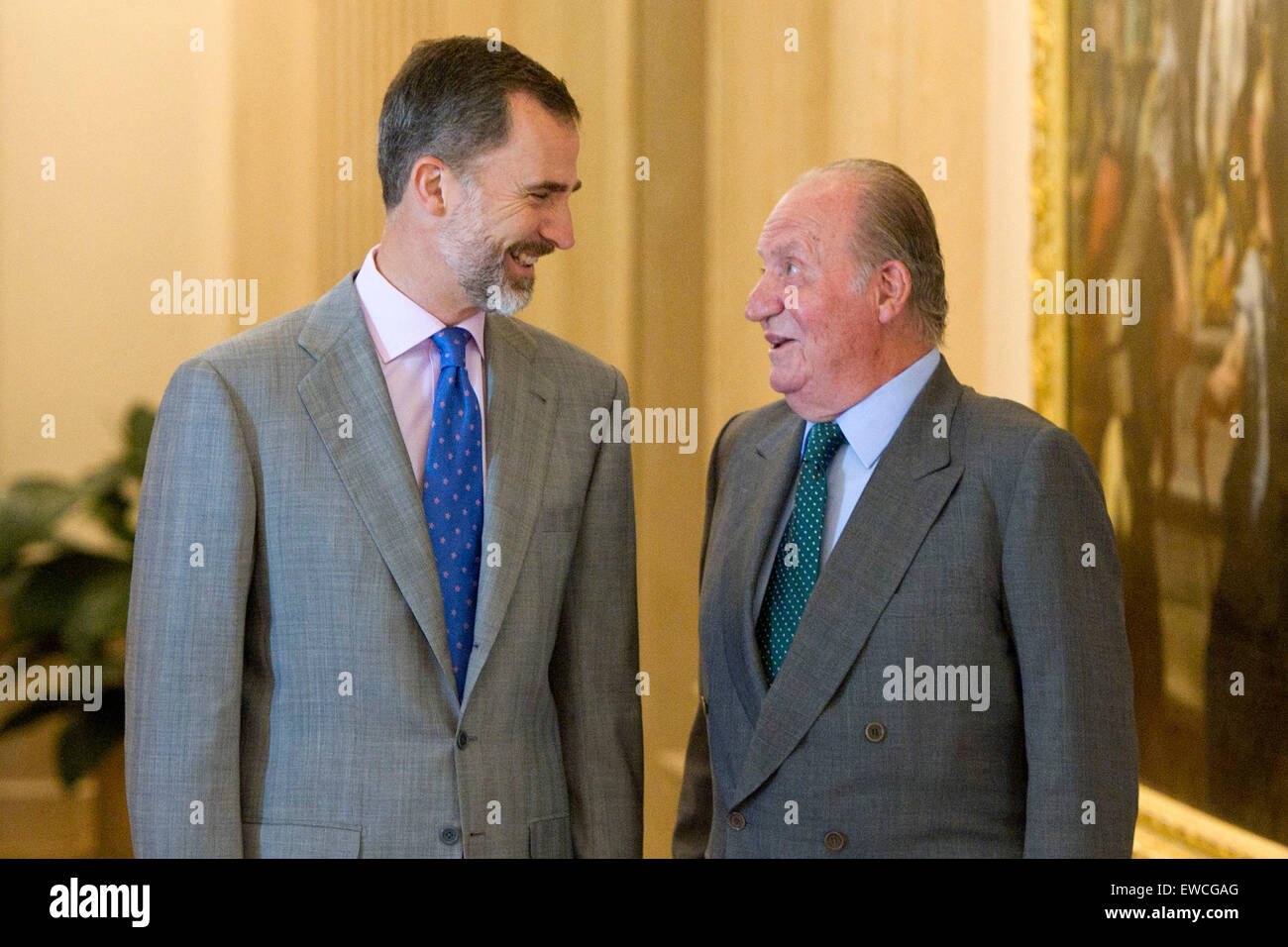 Spanish King Felipe VI and his father King Juan Carlos attend the ...