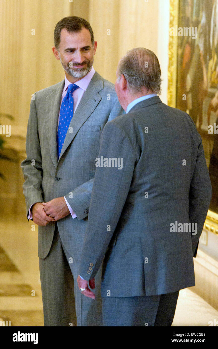 Spanish King Felipe VI and his father King Juan Carlos attend the ...